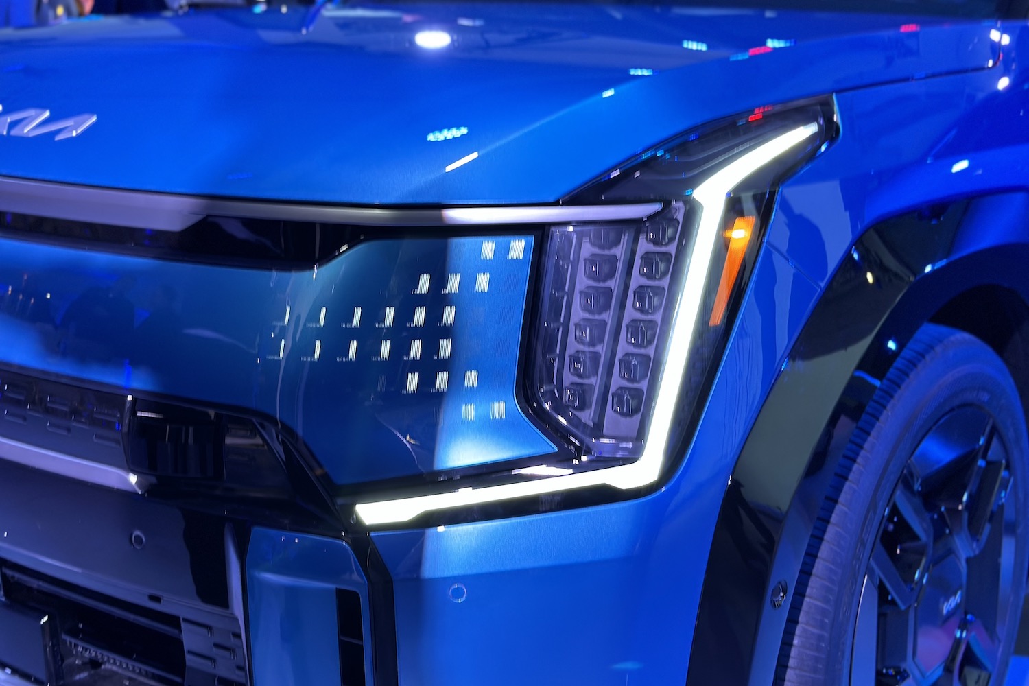 全电KiaEV9首映3级自主技术达379hp-手册