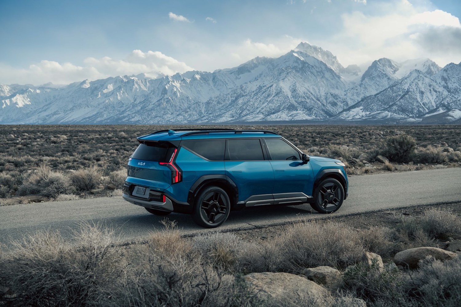 全电KiaEV9首映3级自主技术达379hp-手册